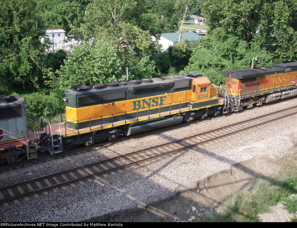 BNSF 6744